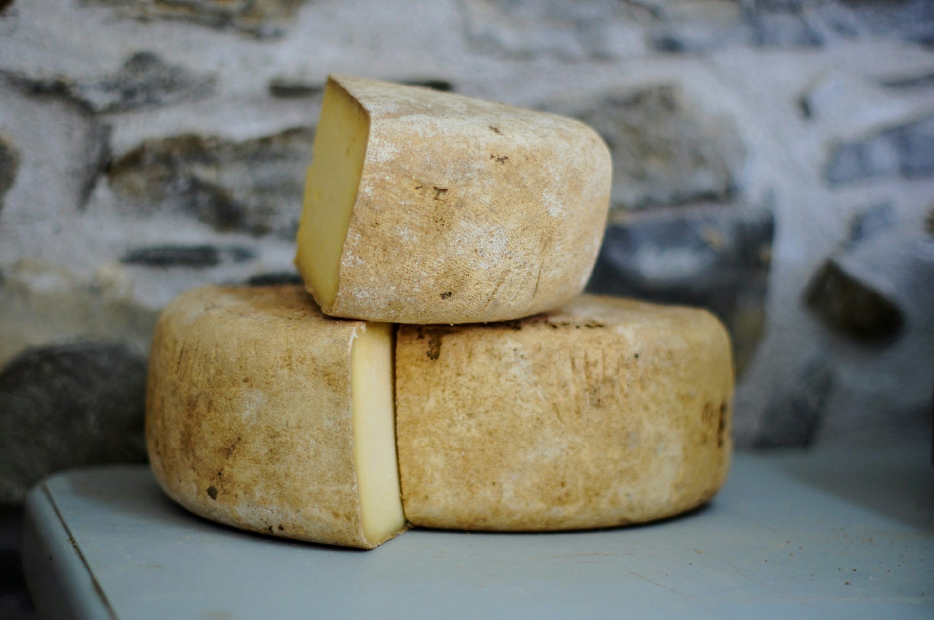 Buy British Artisan Cheese Online | Farmhouse Cheeseboards & Hampers ...