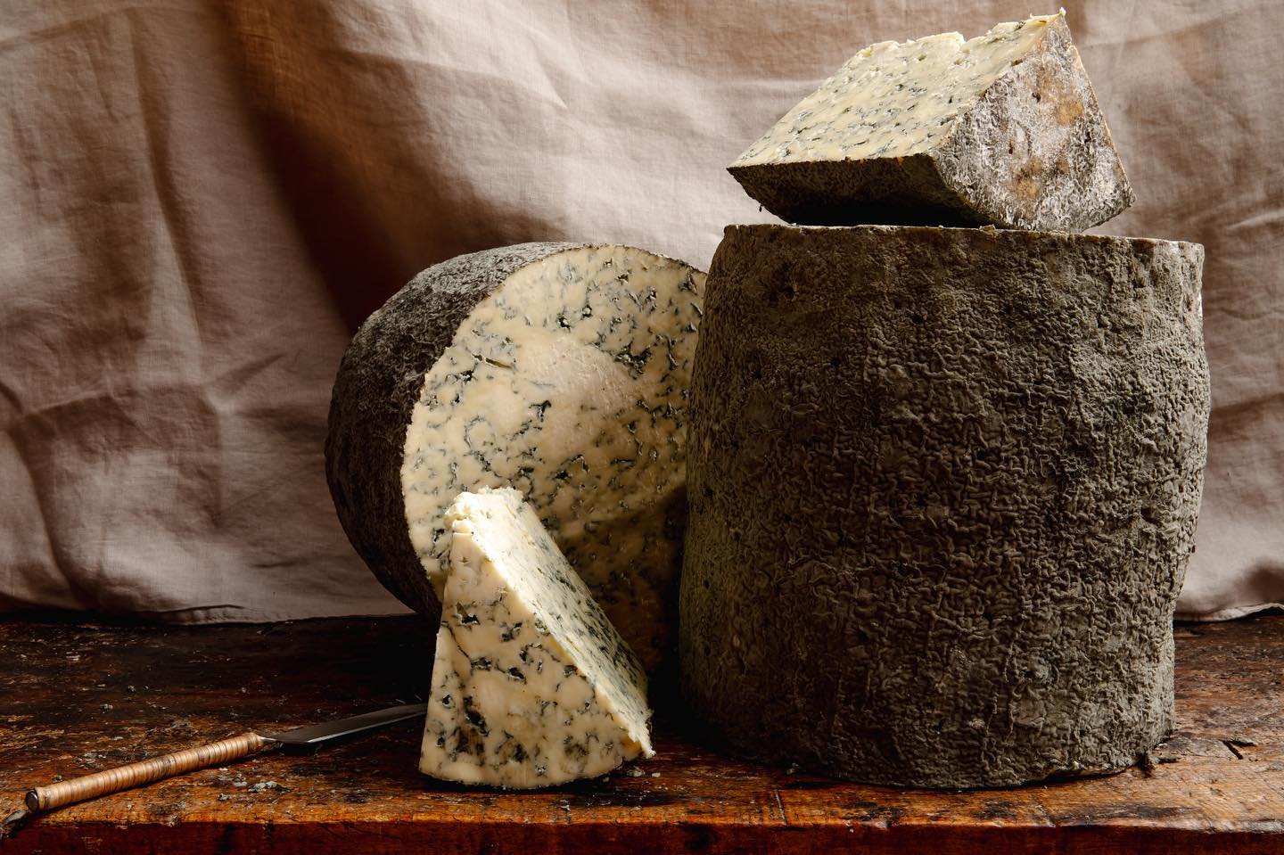 Stilton & blue cheese – Organic British farmhouse cheese | Farmfetch